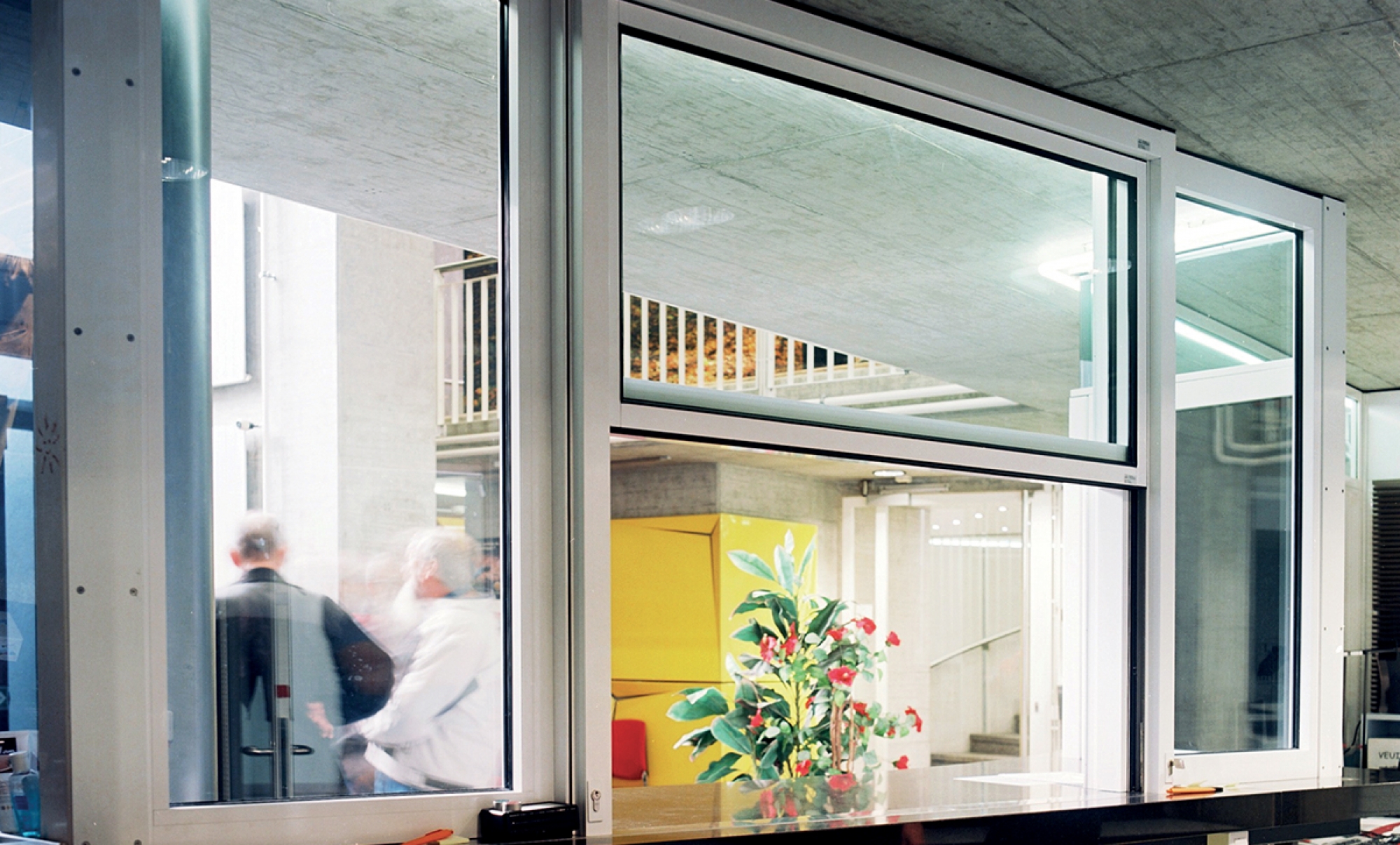 Glass automatic security screens - Galvolux